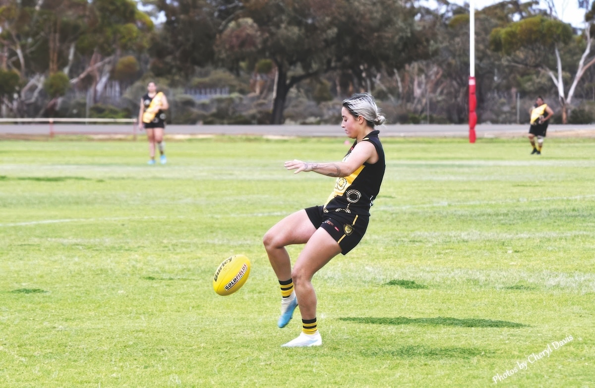Carpenter Shanica kicking goals in WA outback - The Tradie Magazine