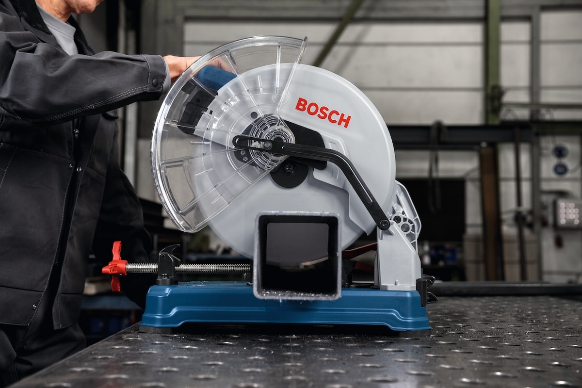 Power cuts with Bosch GCD 18V-355 Professional Cold Cut Saw - The ...